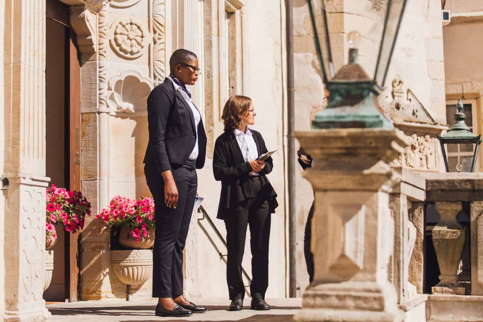 Guest Relations Manager: Aufgaben, Gehalt & Karriere